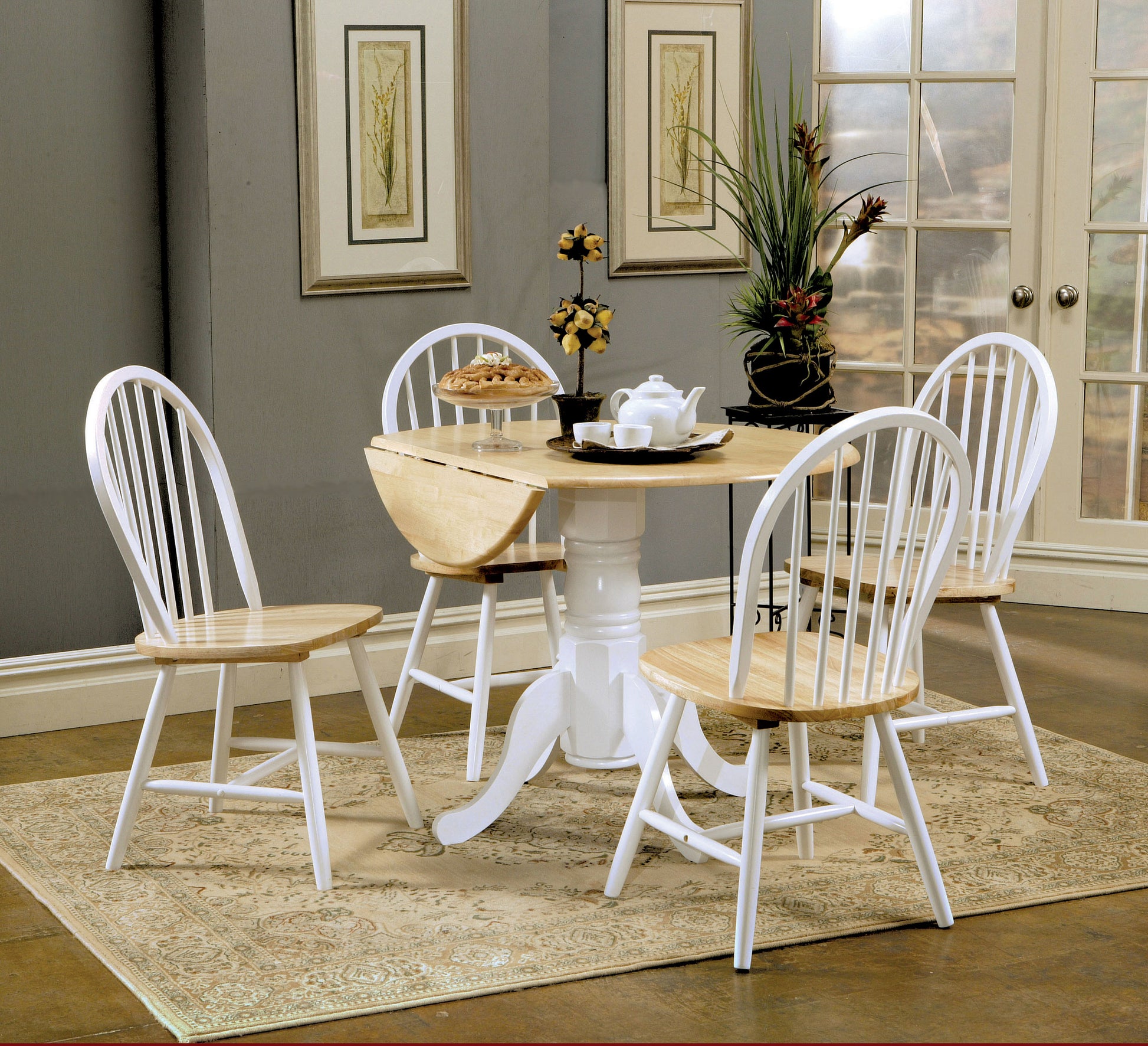 Round dining set with leaf store